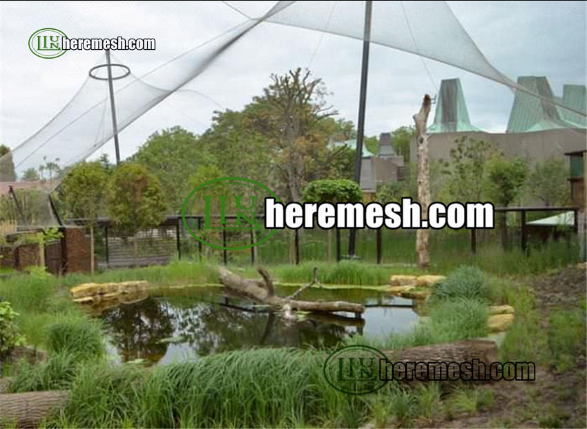 Handmade stainless steel woven wire mesh for aviary design