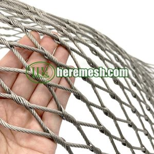 What is the difference between 304 and 404 stainless steel?
