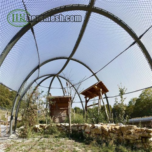 Macaw aviary mesh with health and safety material